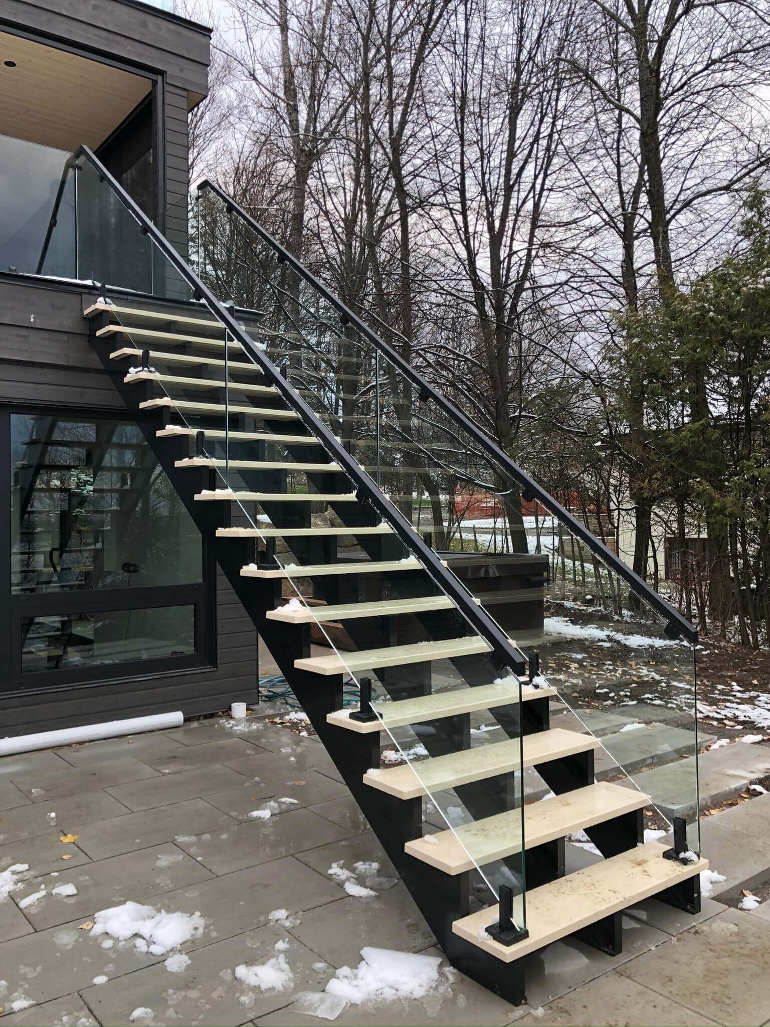Outdoor glass railings and staircases in Estérel – Residential